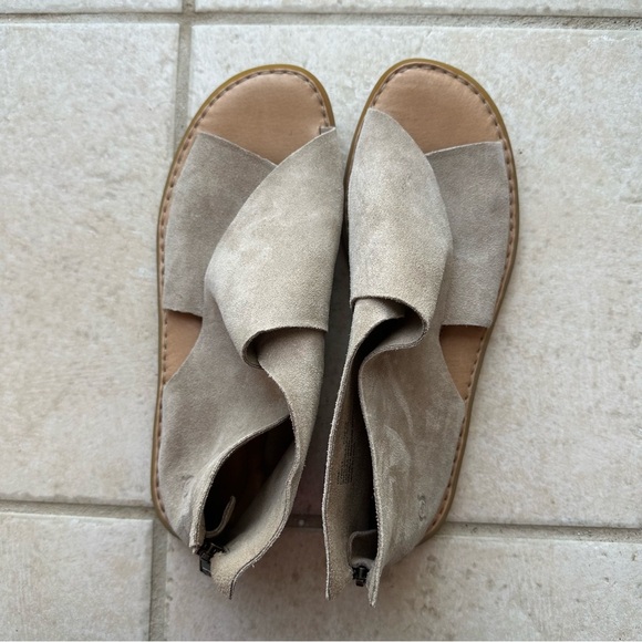 Born | Shoes | Born Iwa Wide Strap Suede Sandals Size | Poshmark